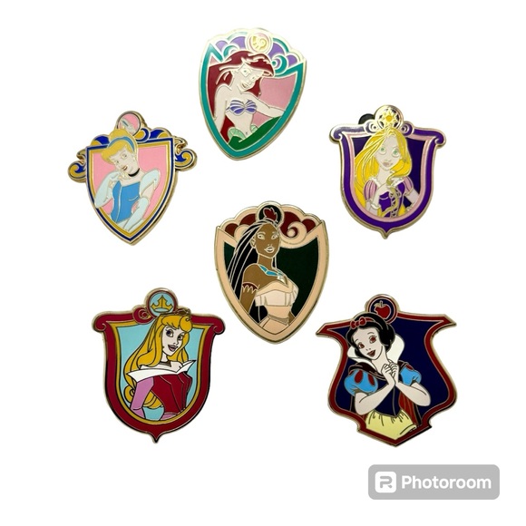 Disney | Jewelry | Disney Pin Princess Crest Pocahontas Snow White ...